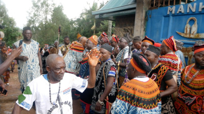 Visit in Mankon Fondom : Interview with Fon Angwafor IV Fru Asaah ...