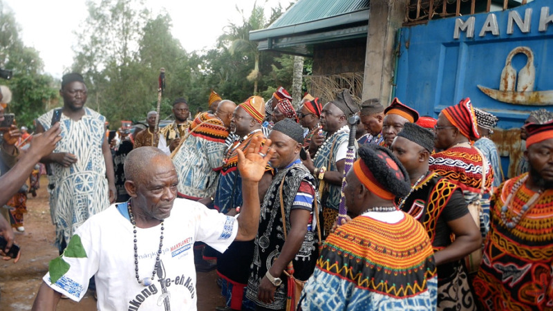 Visit in Mankon Fondom : Interview with Fon Angwafor IV Fru Asaah ...